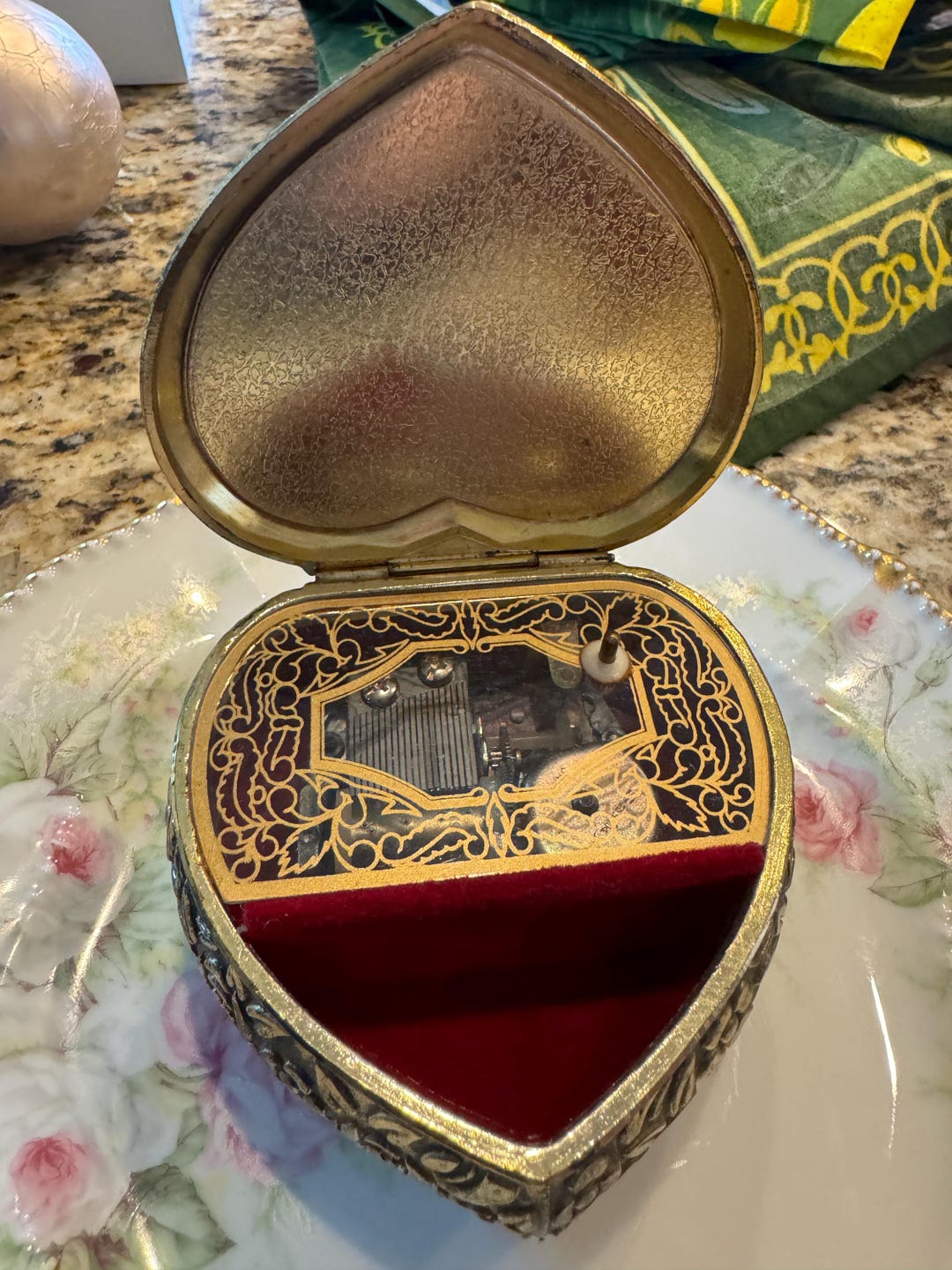 Bunting Japan Heart Music Box Jewelry Box Birds Reposse Flowers Heart ...