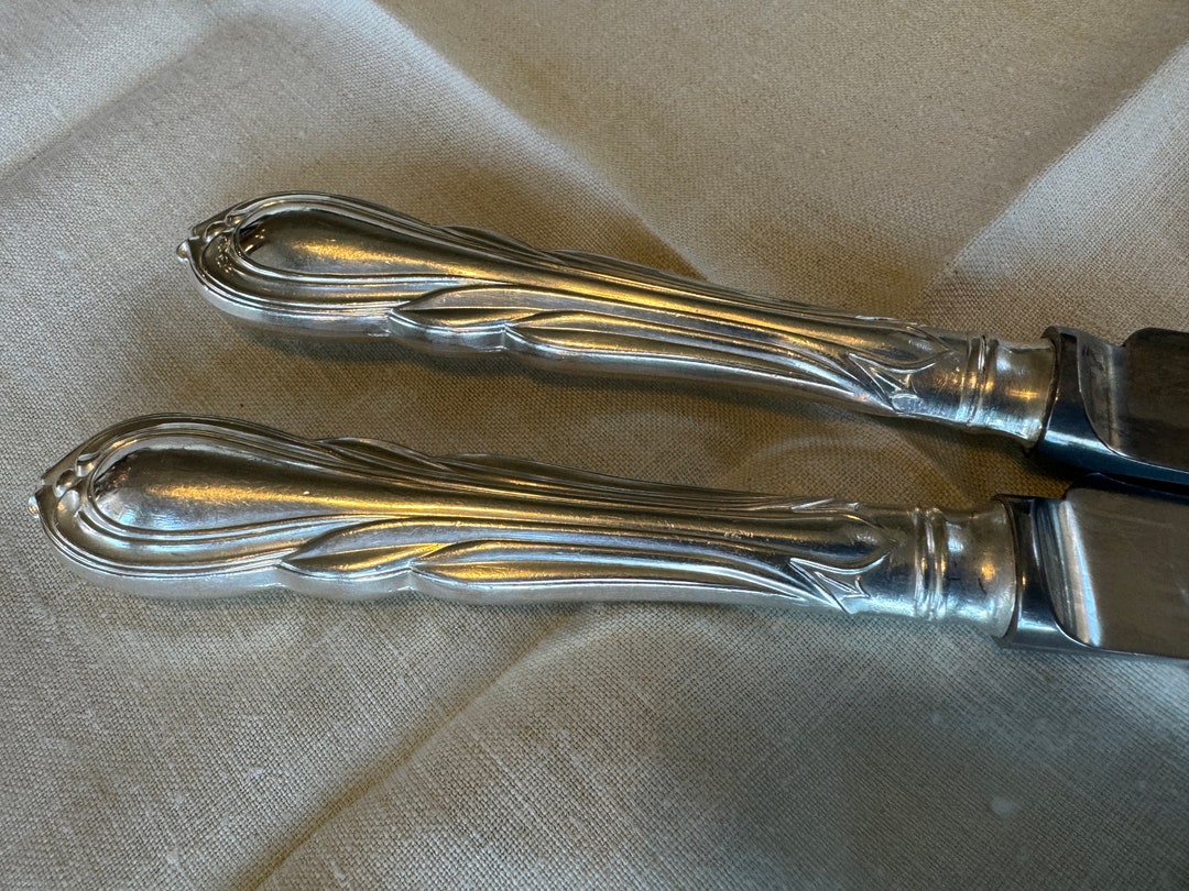 Vintage Silver Plated Lilly Pattern Dinner Knives - Walker and Hall ...