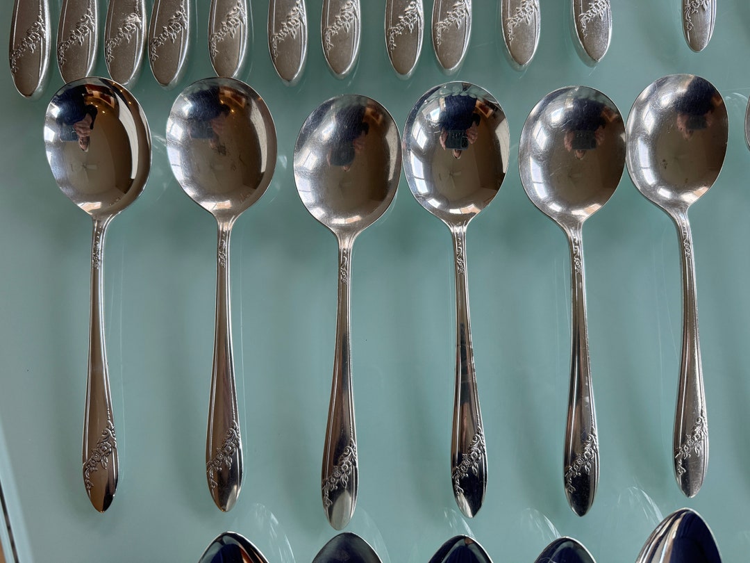 Round Gumbo Soup Spoons Oneida Community Tudor Plate 1946 QUEEN BESS II ...