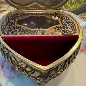 Bunting Japan Heart Music Box Jewelry Box Birds Reposse Flowers Heart ...