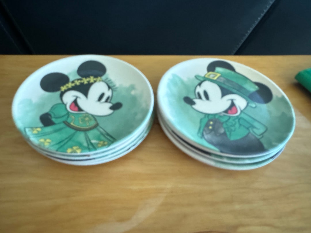 St. Patrick's Day Plastic Plates, Disney Mickey and Minnie Mouse 6 ...