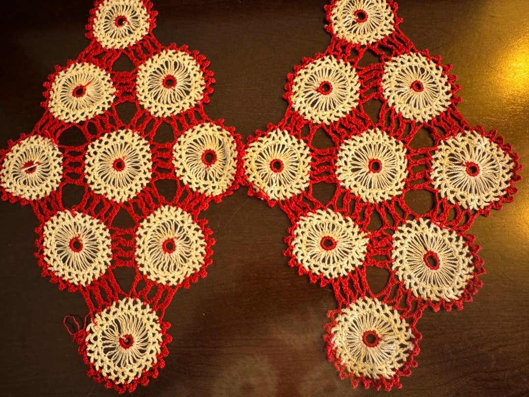 Vintage Oblong Red and White Floral Pinwheel Doily Pair - Etsy