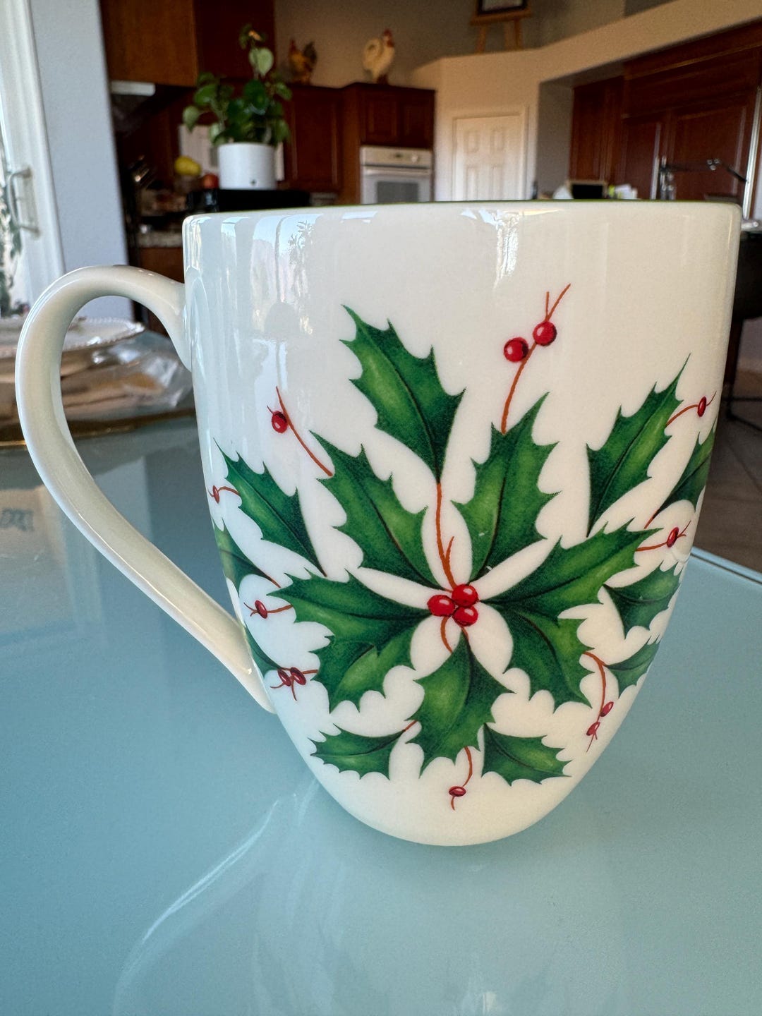Holiday Iconic Holly and Berry Motif Mug Ivory Porcelain and Accented in 24k Gold, 1974 Classic ...
