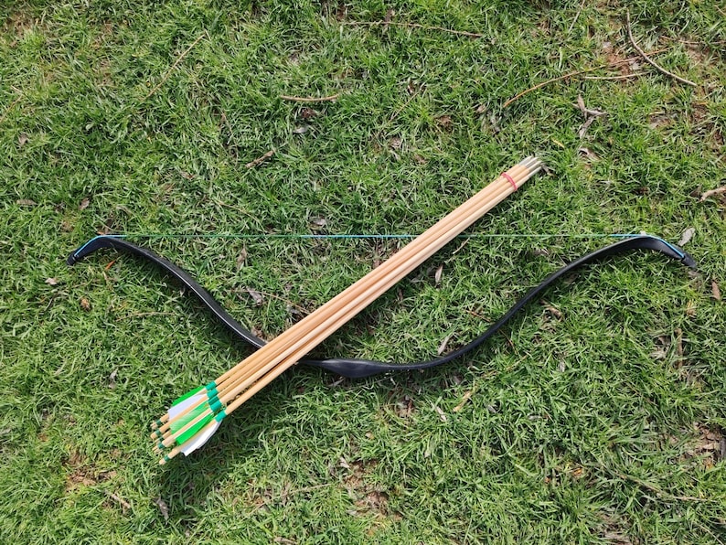 30 Lb Traditional Bow + 10 Arrows for Target Archery Inspired by ...