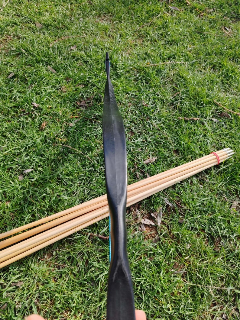 30 Lb Traditional Bow + 10 Arrows for Target Archery Inspired by ...