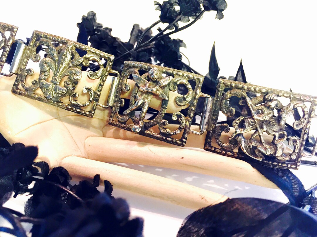 Bold Italian Renaissance Art Nouveau Cini Peruzzi Style Shield Les ...