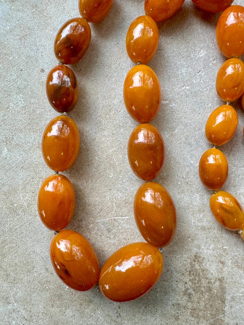 Butterscotch Marbled Resin Art Deco Graduated Beaded Long Flapper ...