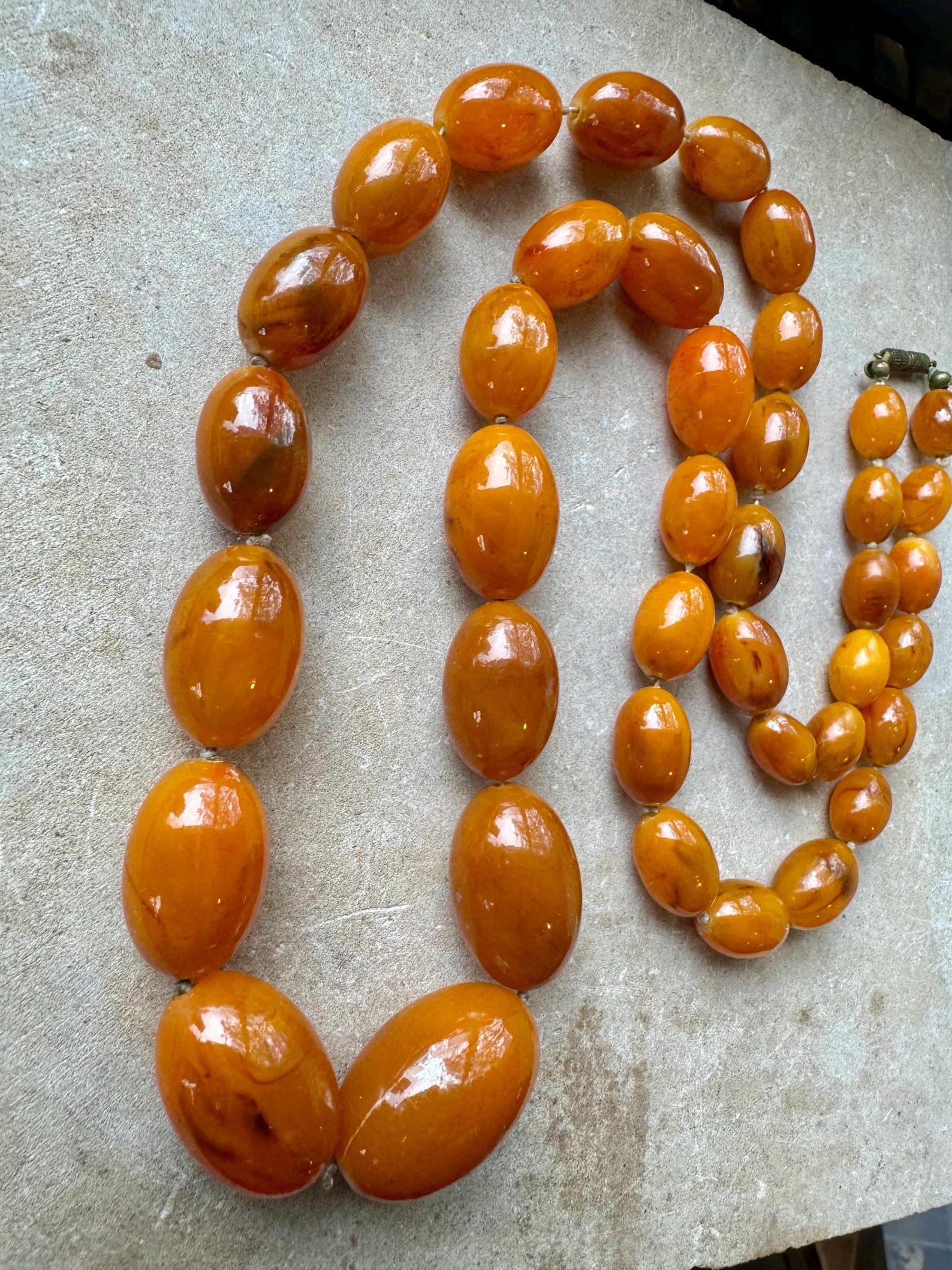 Butterscotch Marbled Resin Art Deco Graduated Beaded Long Flapper ...