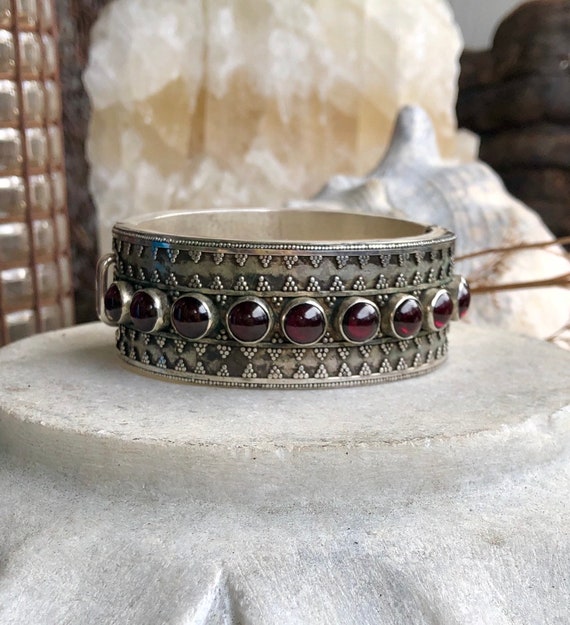 Beautiful Bold Tribal Sterling Silver Garnet Stone Vi… - Gem