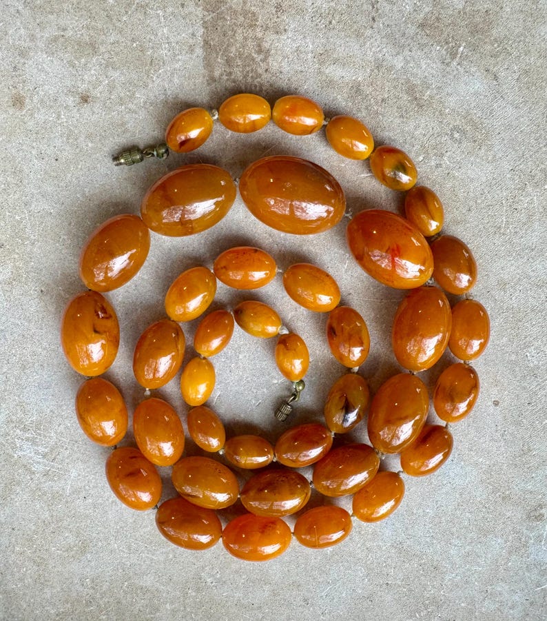 Butterscotch Marbled Resin Art Deco Graduated Beaded Long Flapper ...