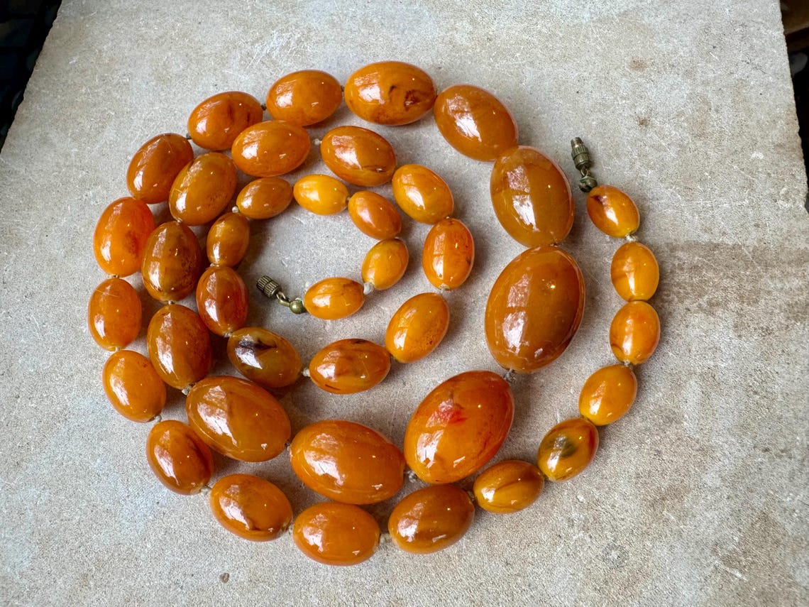Butterscotch Marbled Resin Art Deco Graduated Beaded Long Flapper ...