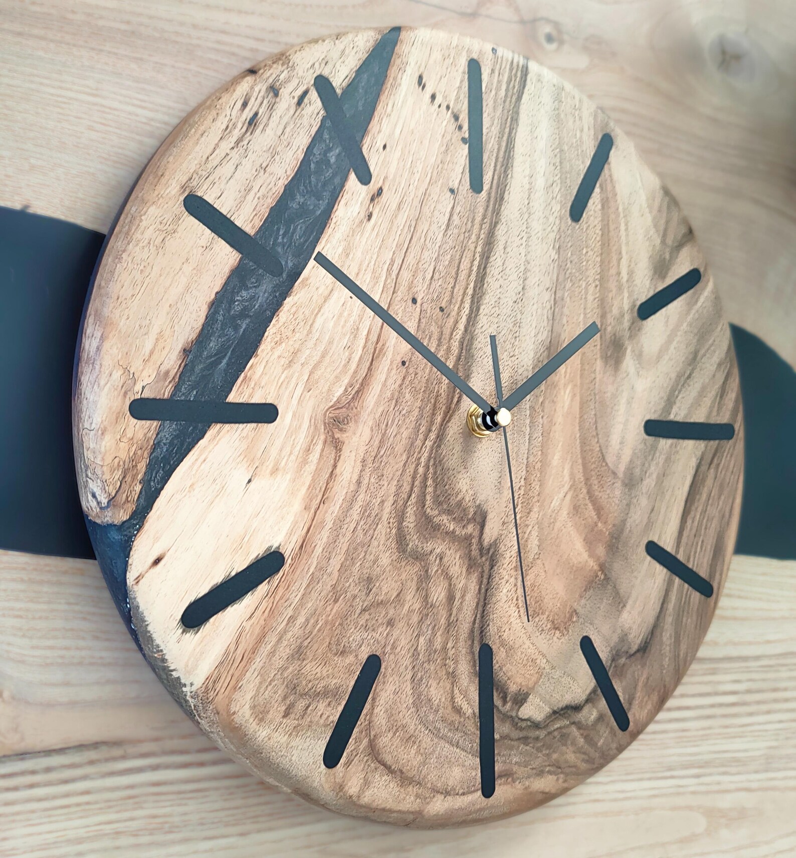 Wall Clock Made of Walnut Wood and Epoxy Resin, Handmade, Home Decor ...