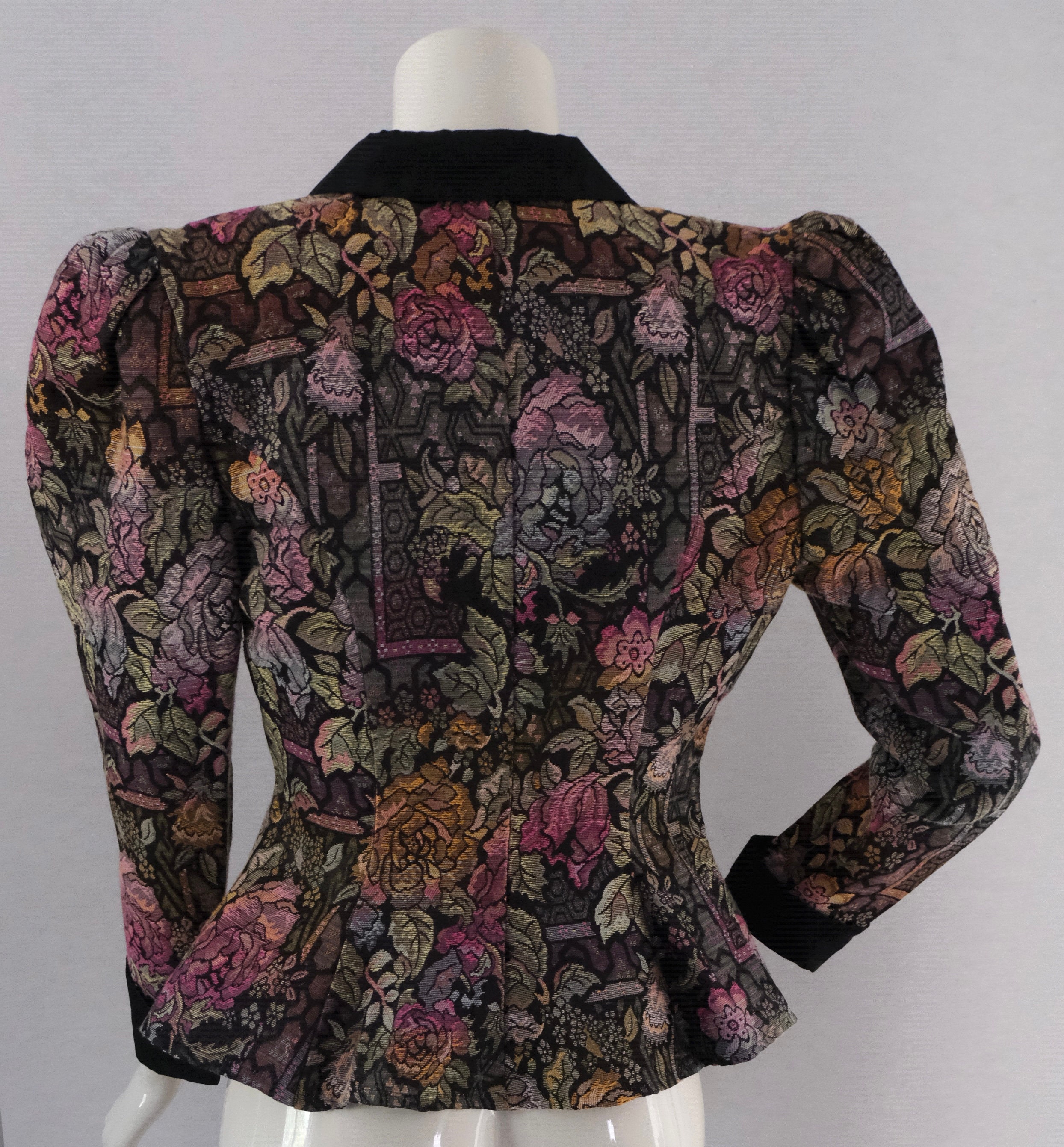 Super Vintage 1970s-80s Floral Rose Print Tapestry Fitted Jacket With ...