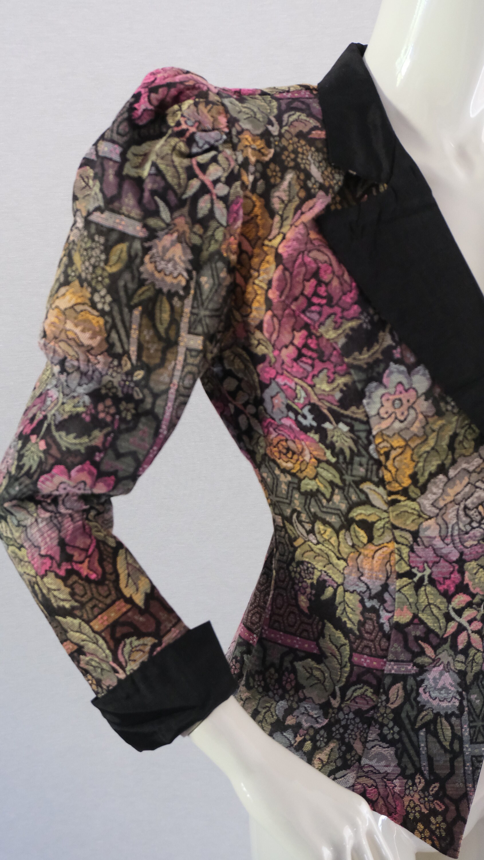 Super Vintage 1970s-80s Floral Rose Print Tapestry Fitted Jacket With ...