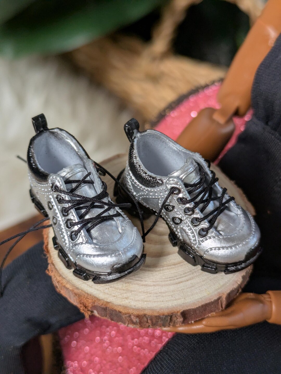 Zuru Mini Brands: Series 4 Barbie Doll Sneakers, Silver and Black ...