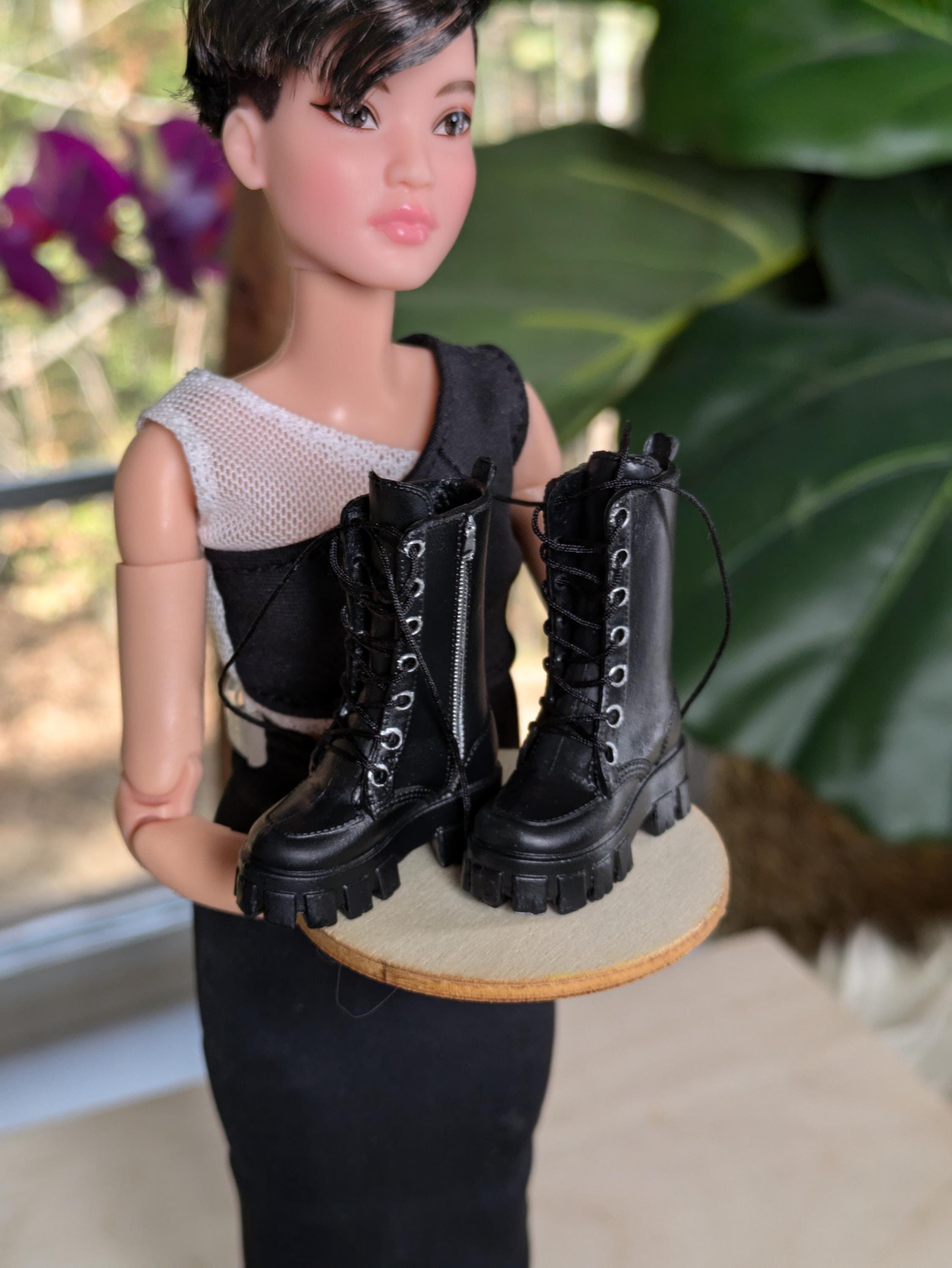 Zuru Mini Brands: Barbie Doll Black Combat Boots, Designer Bag ...
