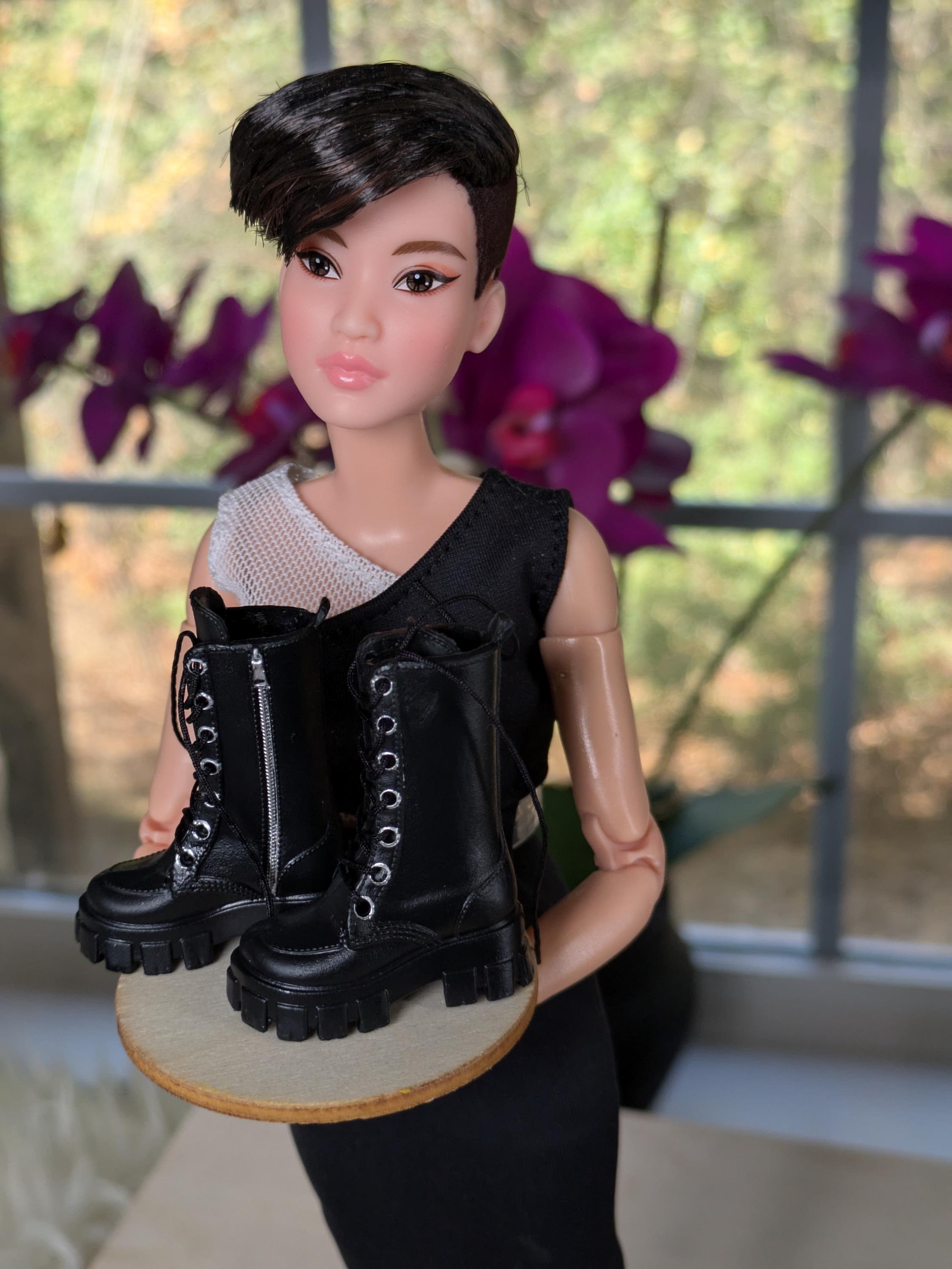 Zuru Mini Brands: Barbie Doll Black Combat Boots, Designer Bag ...