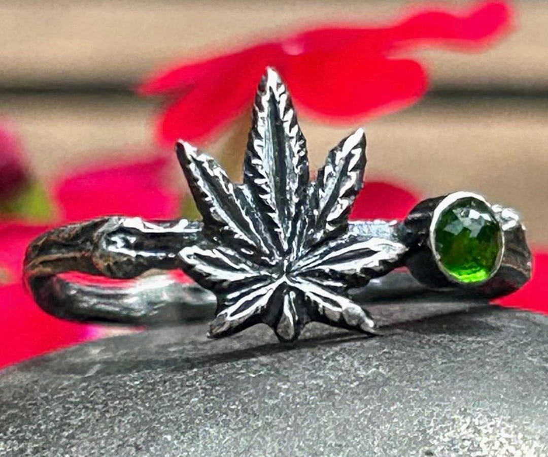 Chrome Diopside Pot Leaf Ring the Devils Lettuce - Etsy