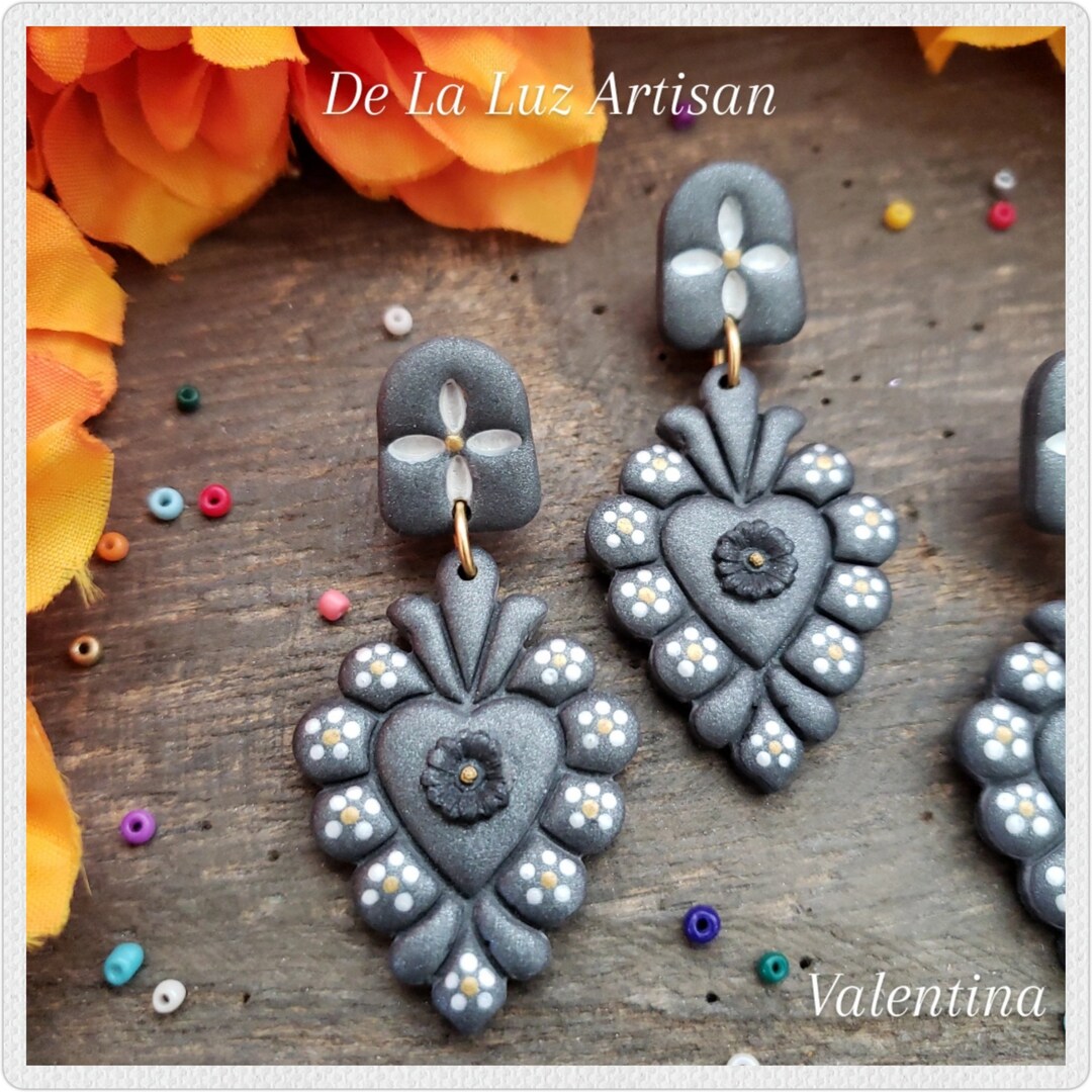 Valentina - Barro Daisy Charcoal Stud Earrings, Black Heart, Mexican ...
