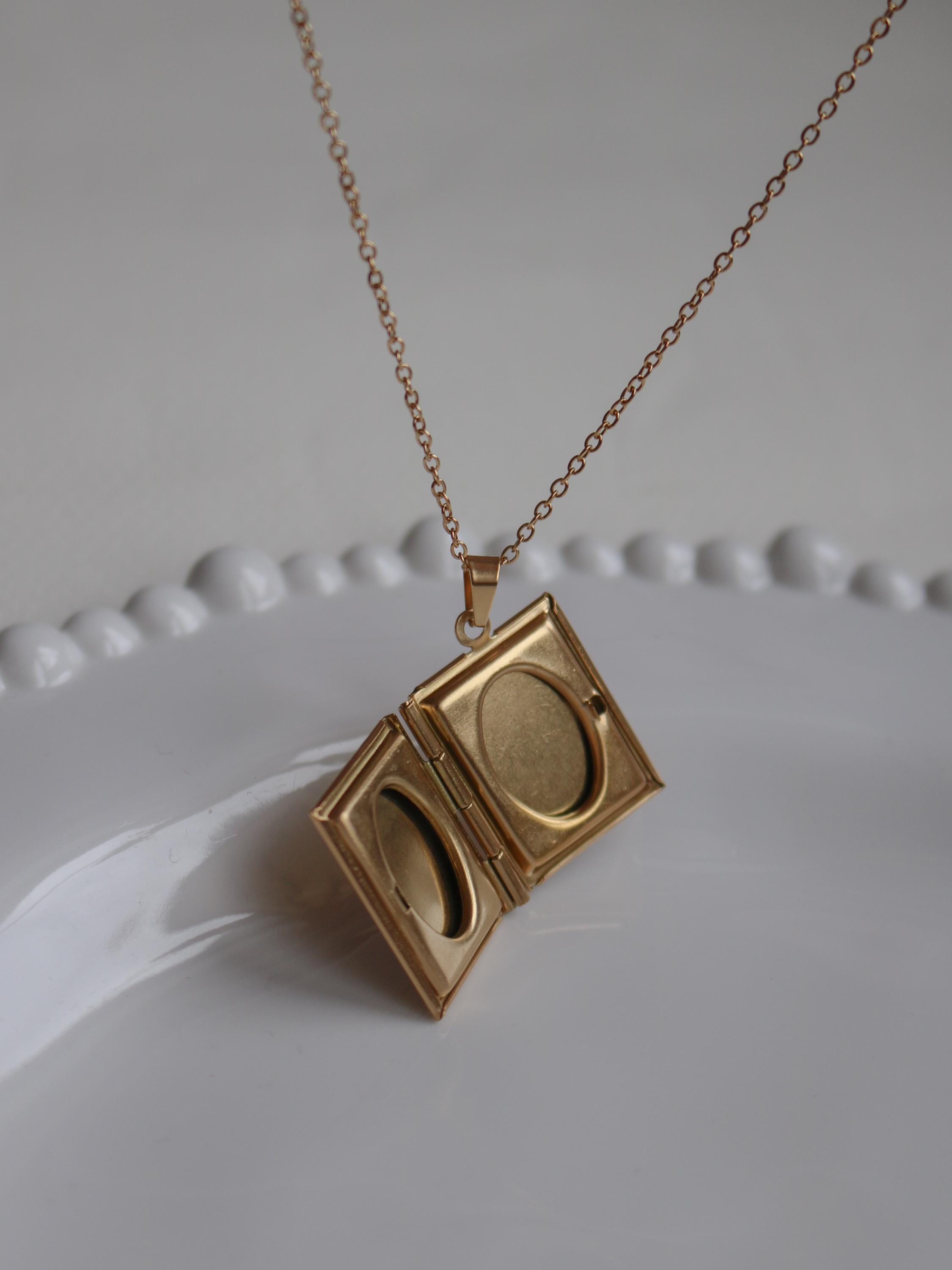 To Live for the Hope of It All Locket, Lover Book Pendant, Gift for Her ...