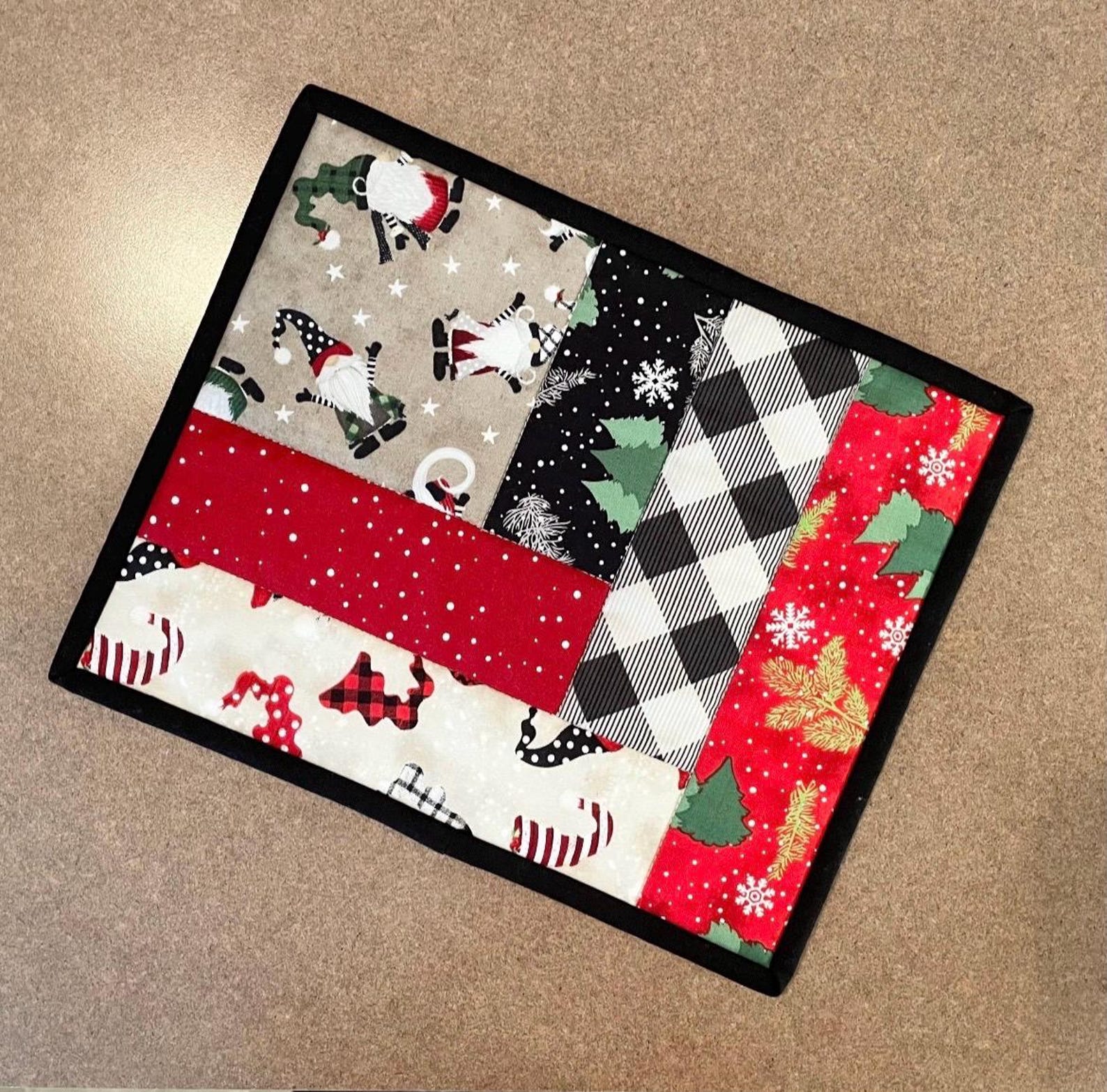 Quilted Christmas Mug Rug, Log Cabin Pattern, Gnome Snack Mat, Item #93 ...