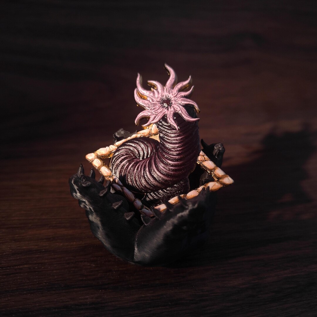 Cthulhu Mythos Burrowing Worm Badge, Eldritch Horror Creature Magnet ...