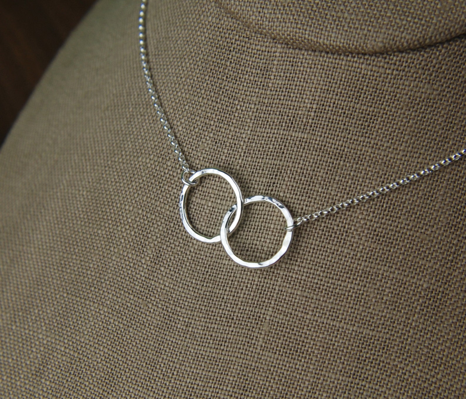 Hammered Sterling Silver Interlocking Circles Necklace - Etsy