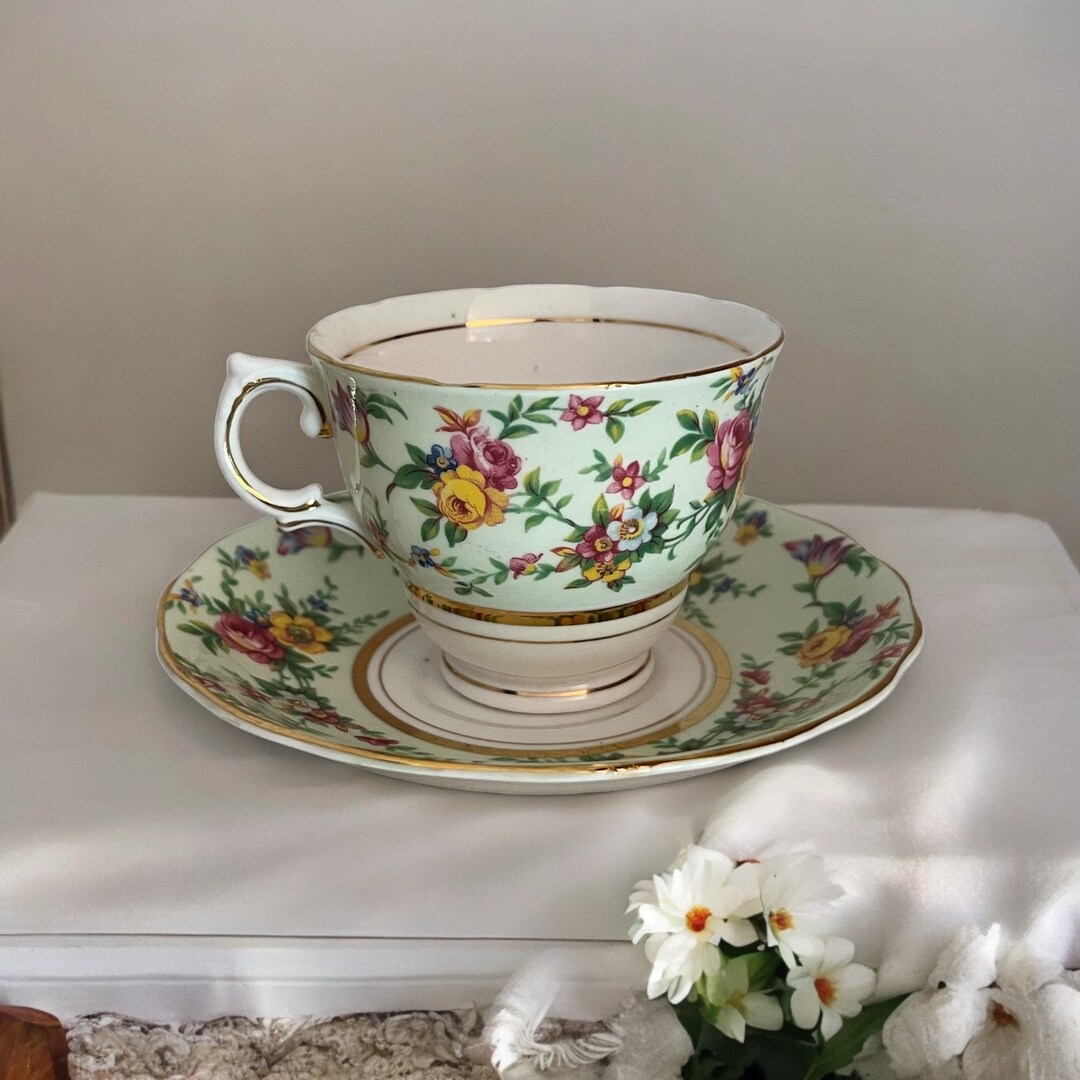 Colclough Tea Cup and Saucer. Fine Bone China. Made in England. Pale ...