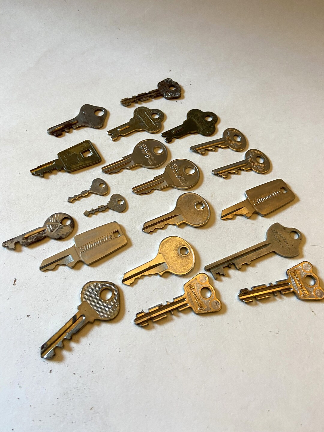20 Old Keys Collection of Different Shaped Old Keys Shabby - Etsy