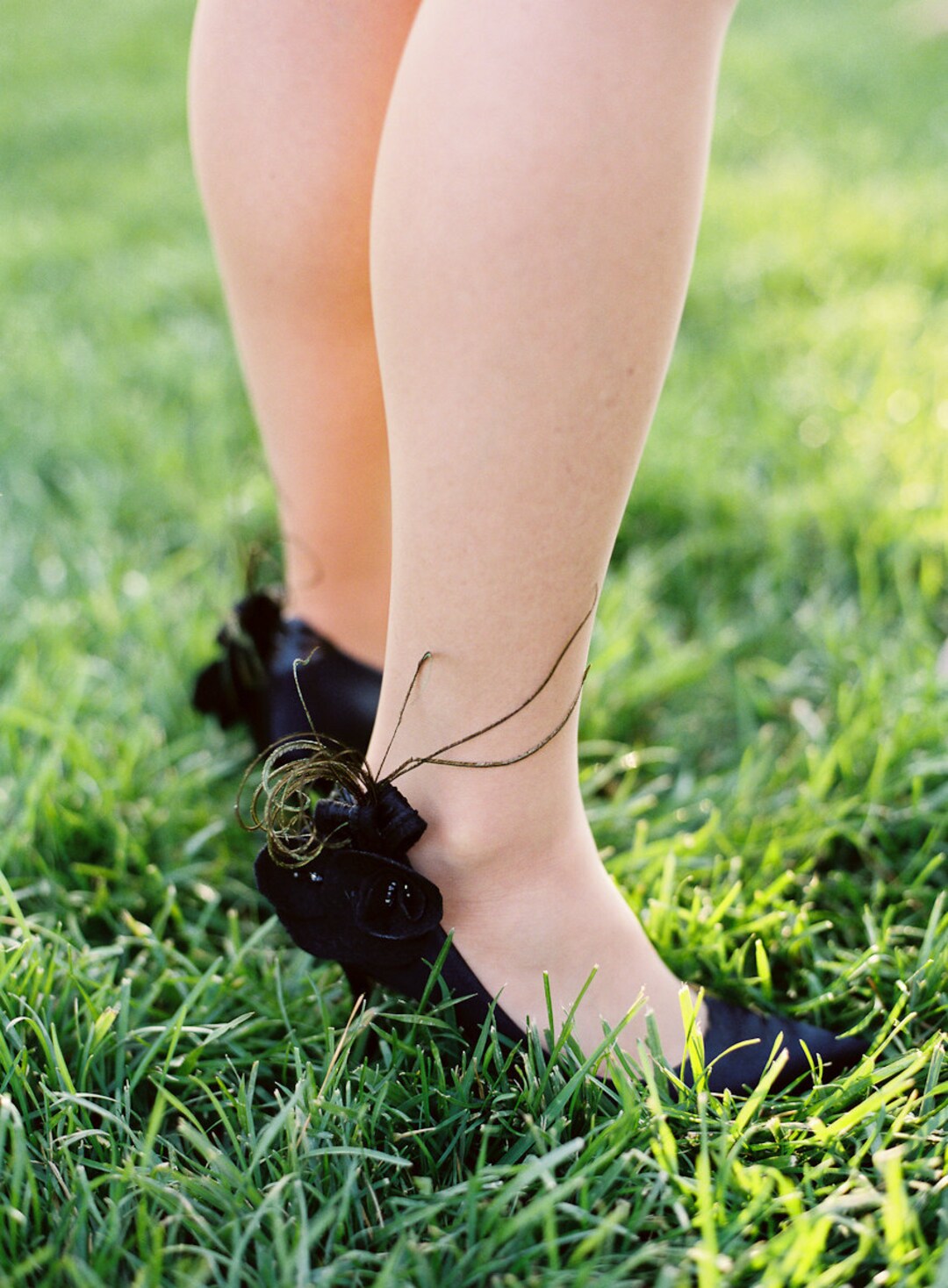 Stunning Black Shoe Clips. Peacock Flue Strand Beads, Winter Holidays ...
