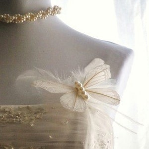 OFF WHITE Butterfly Stunning Hair Comb Feathers Ivory Pearls. Cocktail ...