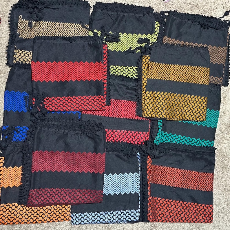 Traditional Keffiyeh Scarf: Jordanian Hattah Shemagh With Tassels - Etsy