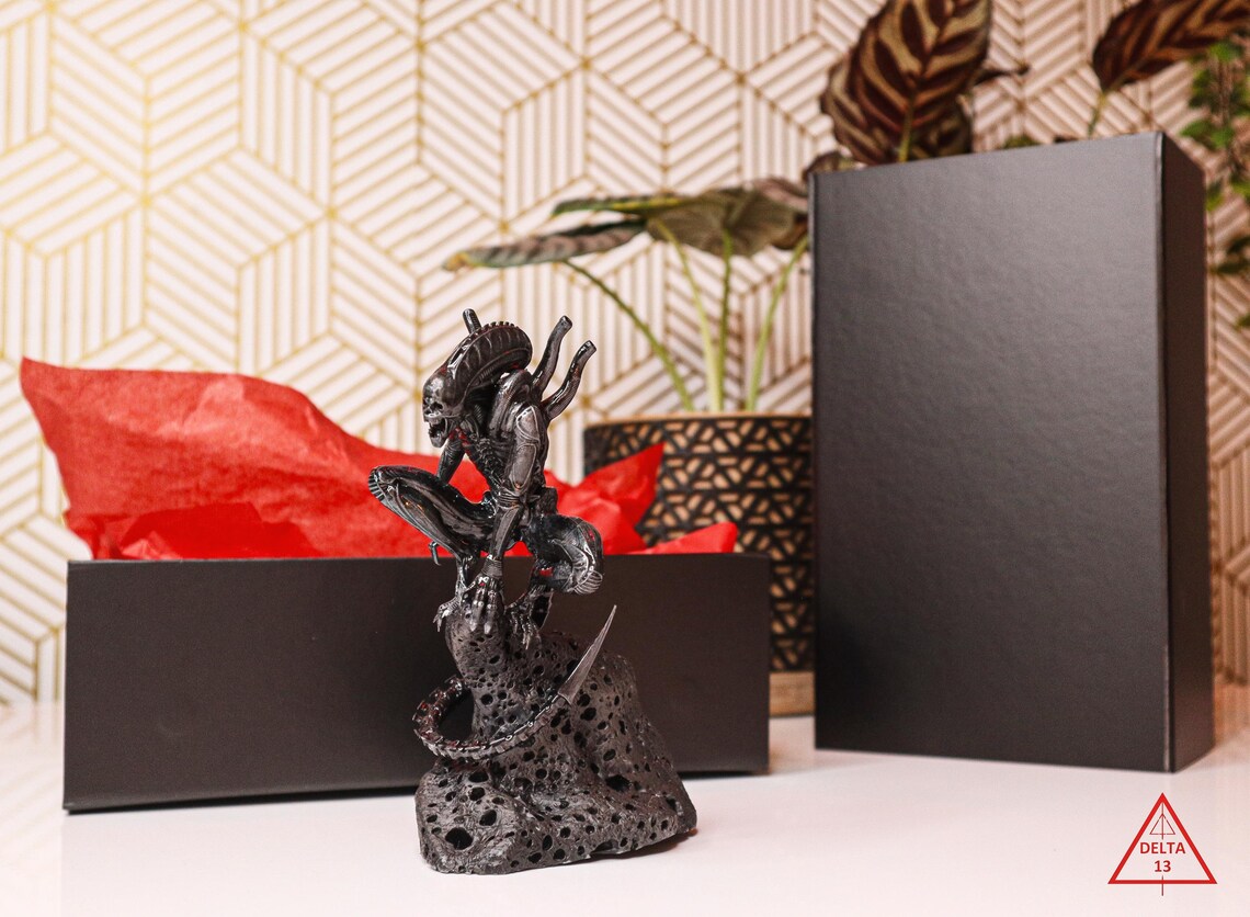 Xenomorph Alien Franchise perched - Etsy