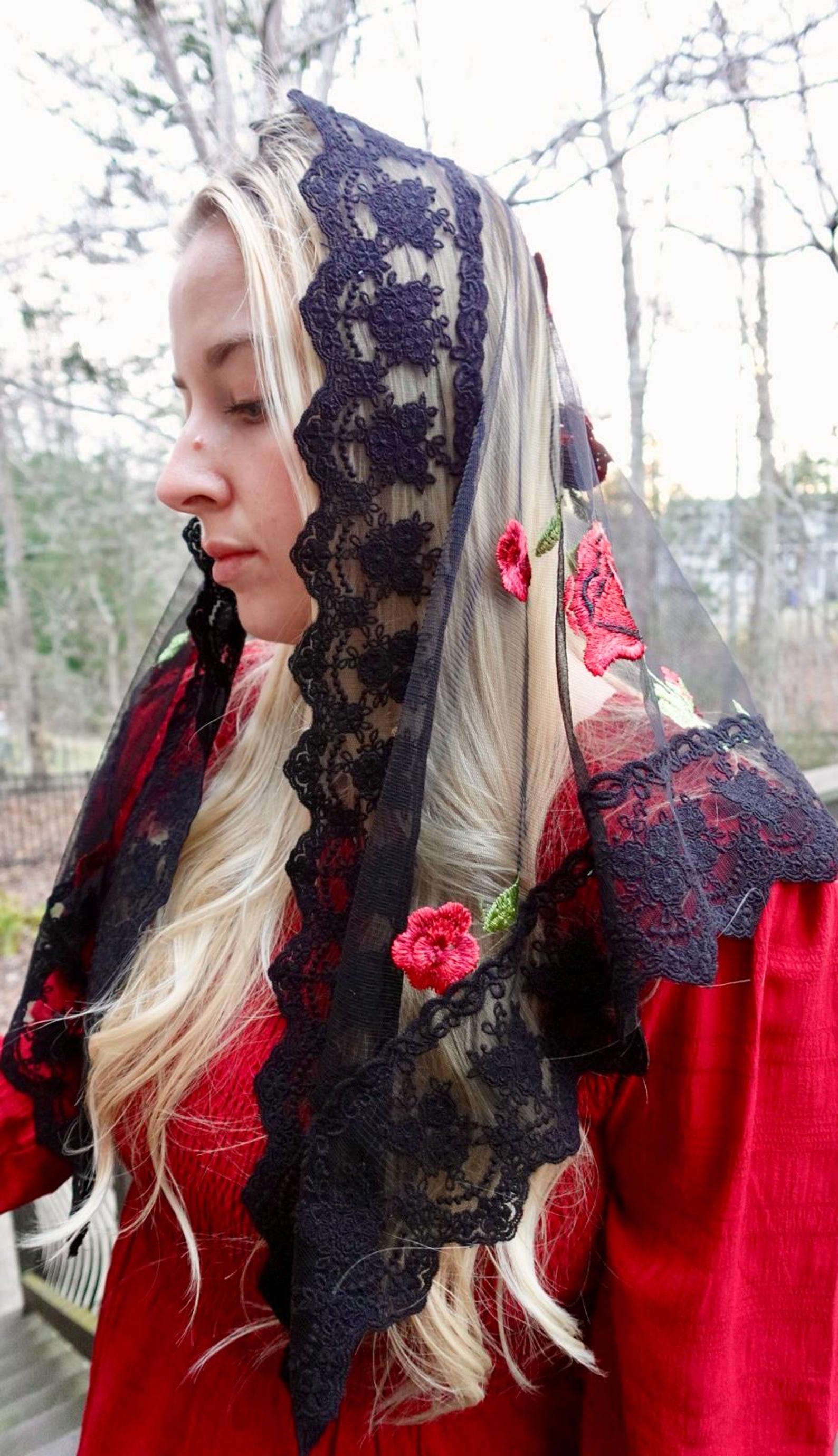 St. Therese Red Roses Triangle Chapel Veil | Black Mantilla ...