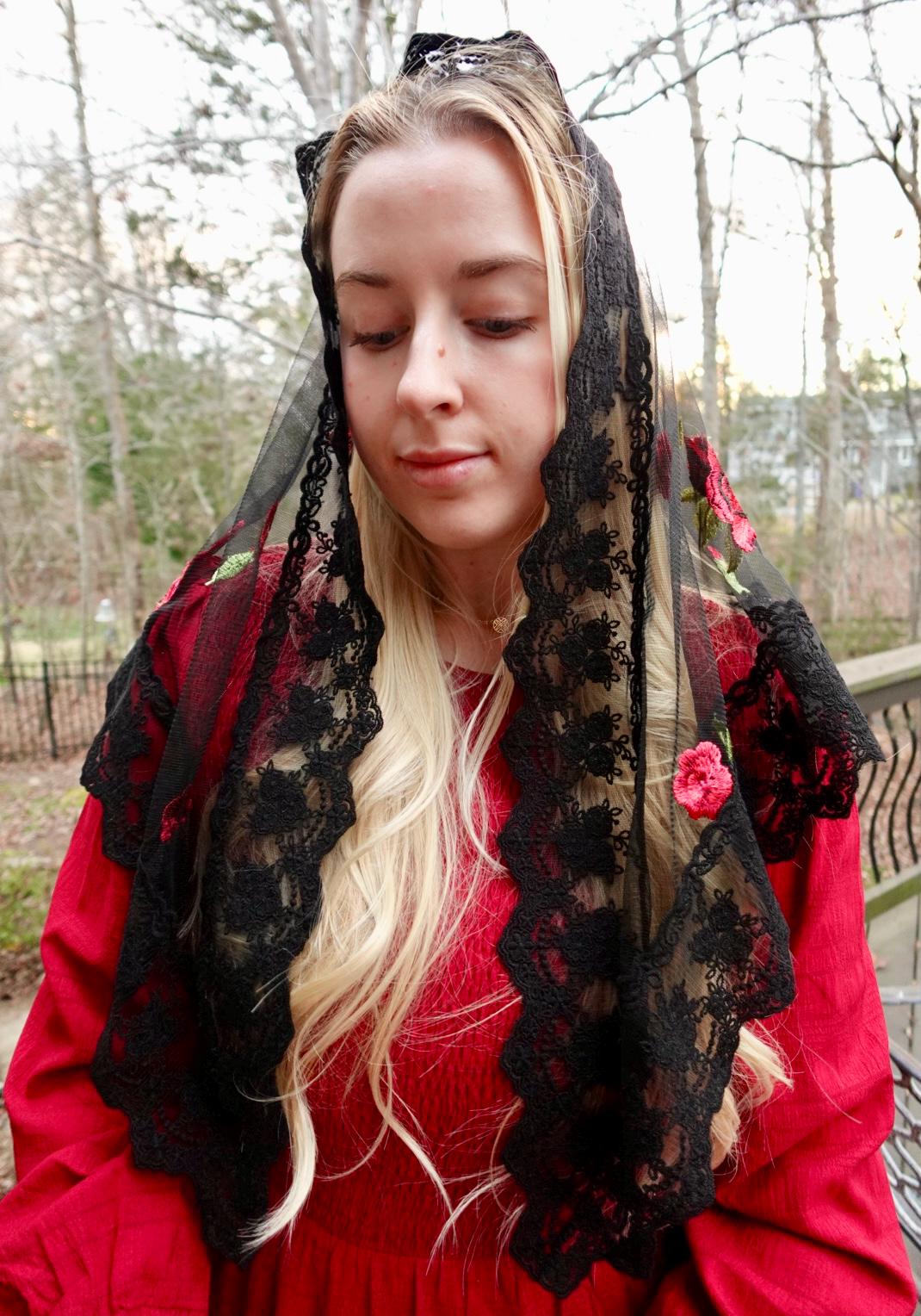 St. Therese Red Roses Triangle Chapel Veil | Black Mantilla ...