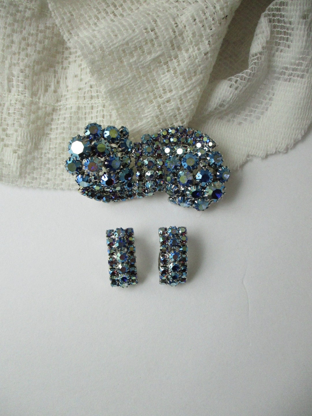 Vintage Blue Aurora Borealis Faceted Rhinestone Clip Earrings and Bow ...