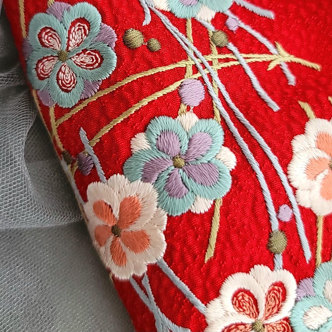 Traditional Japanese Kimono Accessory Han-eri | Vibrant Red Kimono ...