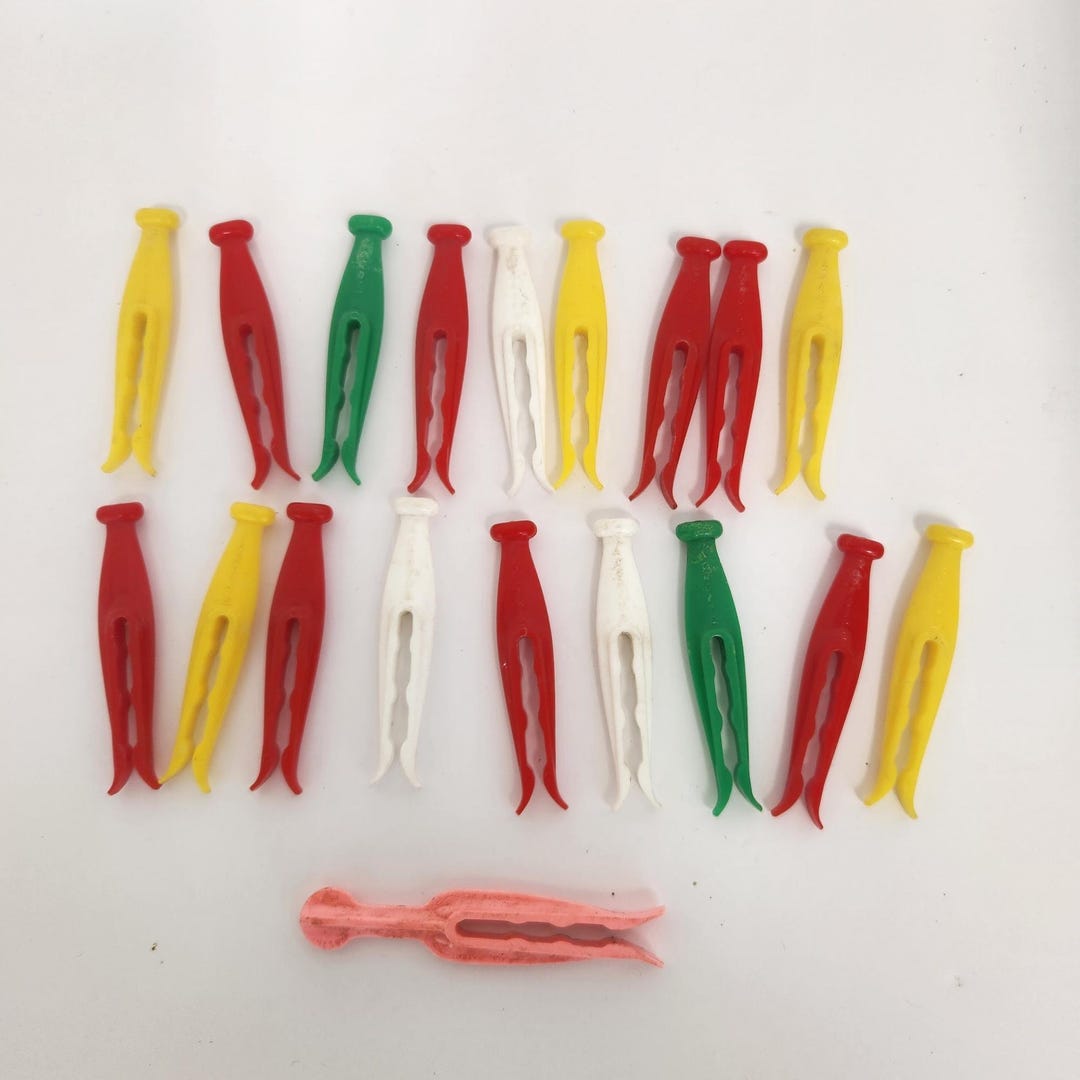 Vintage Clothes Pins | 1950's - 60's Set of 19 Small Plastic ...