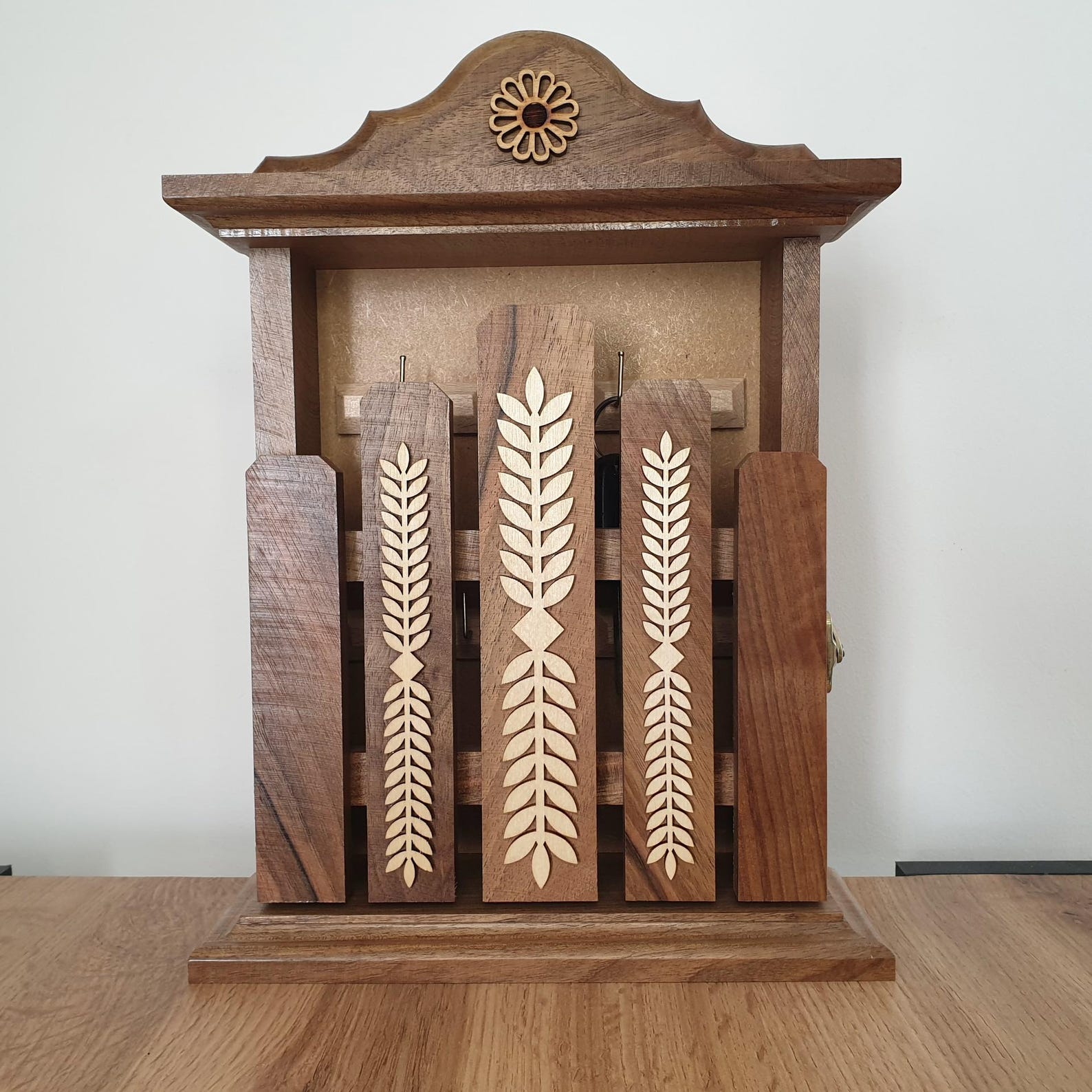 Wooden Key Holder, Natural Wood Key Hanger, Handmade Key Organizer ...