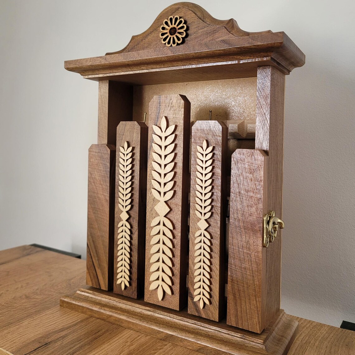 Wooden Key Holder, Natural Wood Key Hanger, Handmade Key Organizer ...