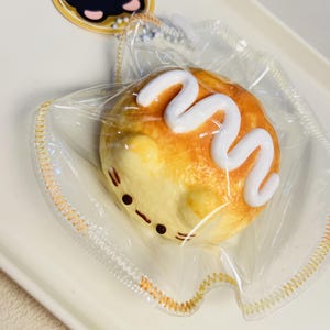 Adorable Cat Bread Squeeze Toy, Soft Pineapple Bun Stress Relief ...