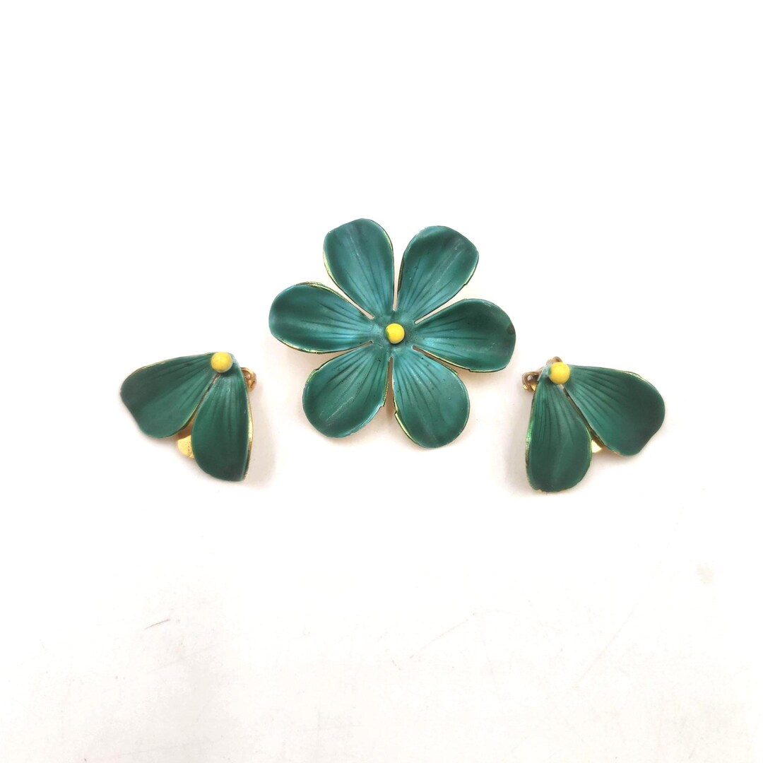 Vintage Sandor Green Enamel Daisy Brooch and Clip on Earrings Set - Etsy