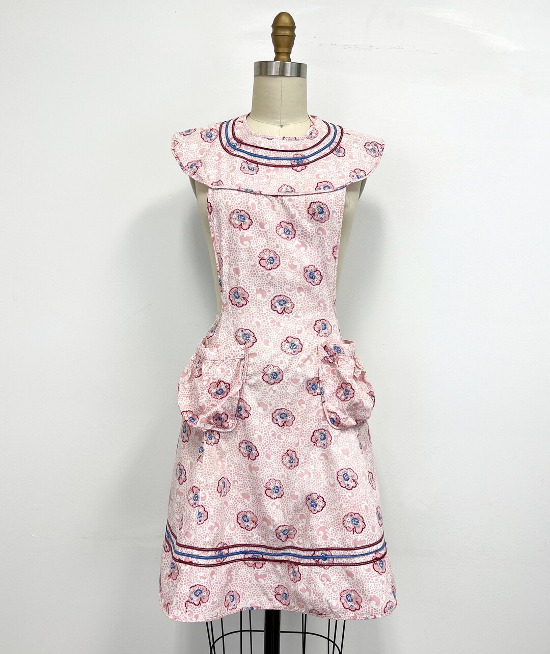 Vintage 1940s Full Apron | Pink Floral Feedsack Fabric | Apron With ...