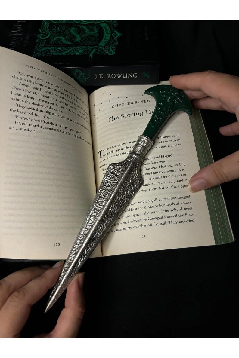 Gothic Dark Sorceress Dagger Replica 25 Cm Decorative Collectible Knife ...