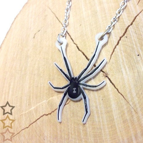 Spider Necklace... ARGH A SPIDER Halloween Spooky Black - Etsy