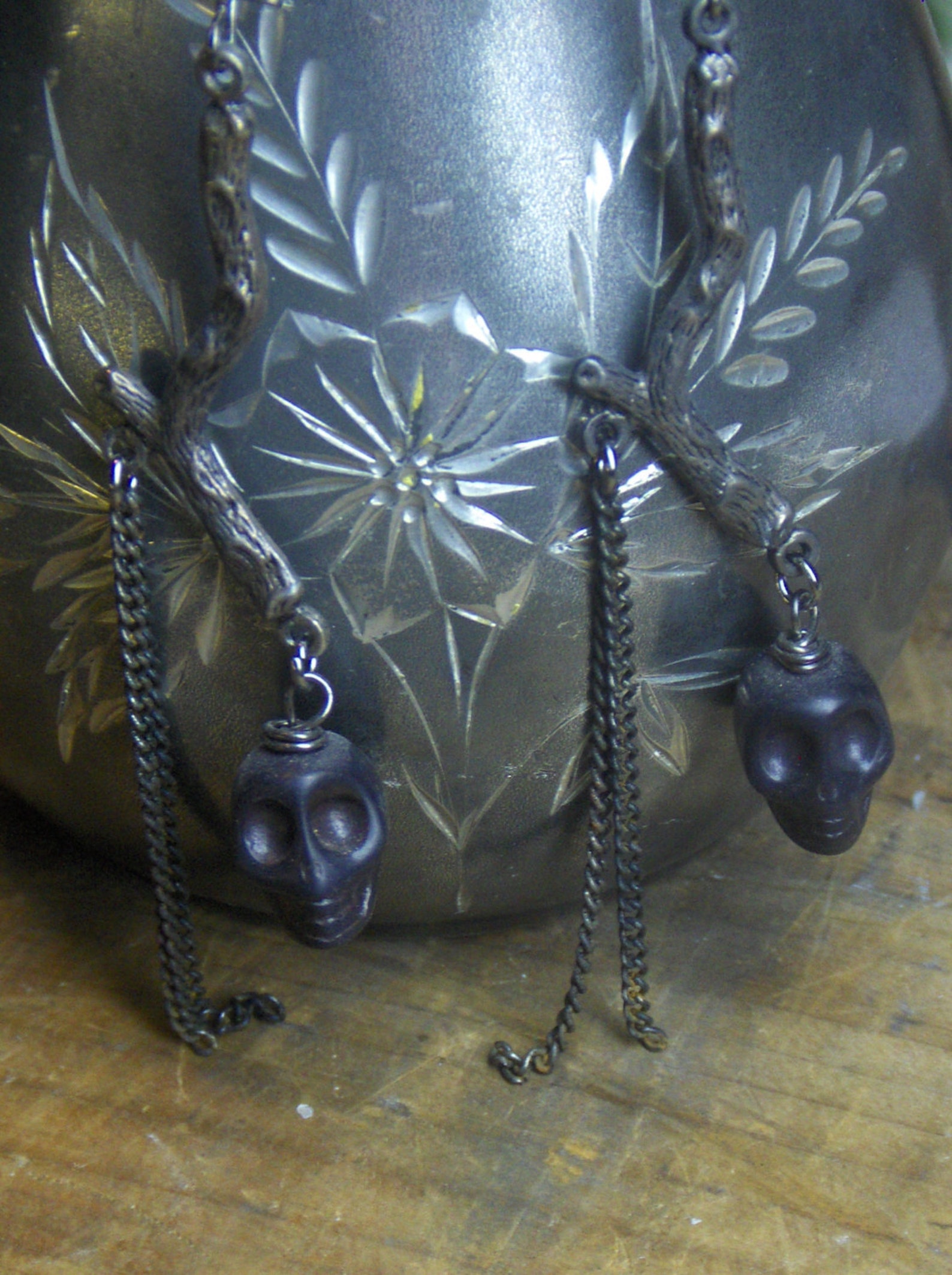 THE HEADLESS HORSEMAN. Black Howlite Skull, Steel Branch and Chain ...