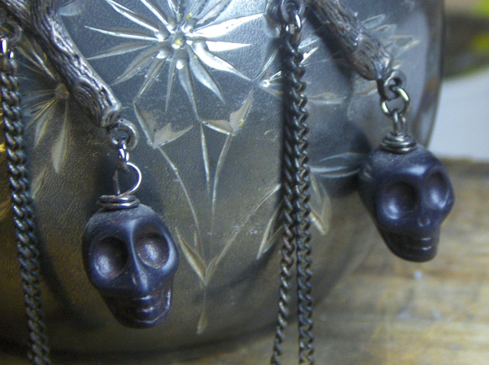 THE HEADLESS HORSEMAN. Black Howlite Skull, Steel Branch and Chain ...