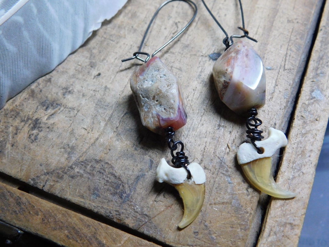 Bobcat Canyon. Genuine Bobcat Claws, & Genuine Boulder Opals, Black ...