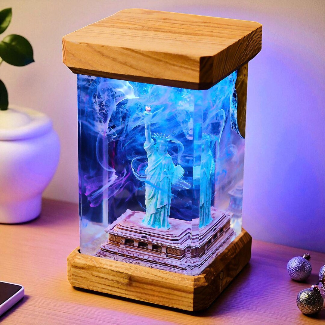 Handmade Statue of Liberty Resin Lamp: Artistic Home Decor - Etsy