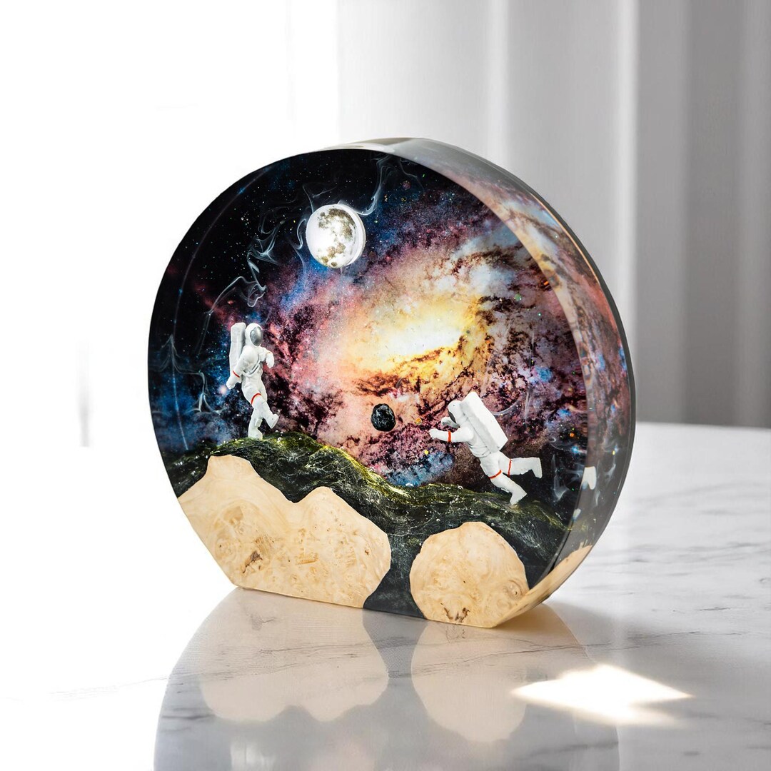 Handmade Astronaut Couple Galaxy Lamp: Custom Wood Space Decor - Etsy